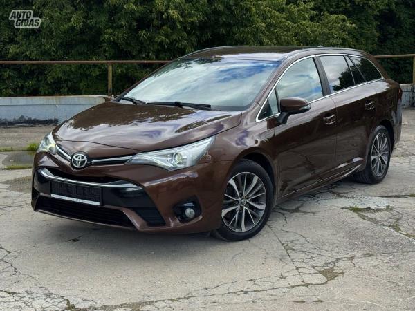 Коричневый Тойота Авенсис 2015 в Вильнюс, объемом двигателя 2.00 л и пробегом 285 тыс. км за 8500 €, фото 1 на AUTOMOTO.COM.LV