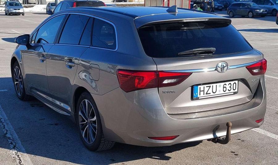 Brown Toyota Avensis 2015 in Vilnius, with an engine capacity of 1.80 L and mileage of 202 thousand km for 8500 €, photo 3 on AUTOMOTO.COM.LV