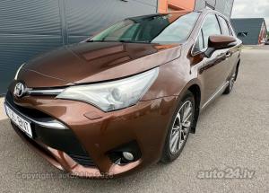 Brūns Toyota Avensis 2015 Kuresāre, ar dzinēja tilpumu 2.00 L un nobraukumu 182 tūkst. km par 11750 €, foto  vietnē AUTOMOTO.COM.LV