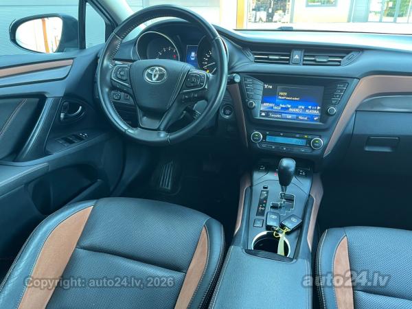 Brown Toyota Avensis 2015 in Kuressaare, with an engine capacity of 2.00 L and mileage of 182 thousand km for 11750 €, photo 10 on AUTOMOTO.COM.LV