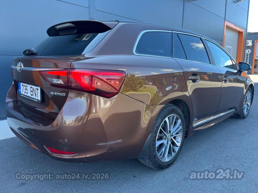 Brown Toyota Avensis 2015 in Kuressaare, with an engine capacity of 2.00 L and mileage of 182 thousand km for 11750 €, photo 7 on AUTOMOTO.COM.LV