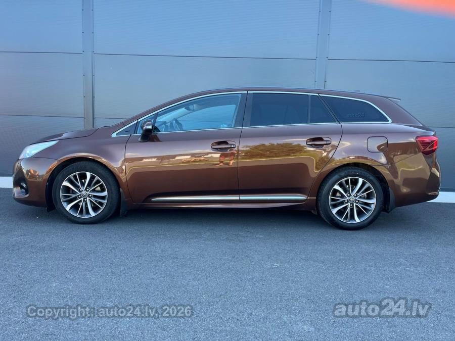 Brown Toyota Avensis 2015 in Kuressaare, with an engine capacity of 2.00 L and mileage of 182 thousand km for 11750 €, photo 9 on AUTOMOTO.COM.LV