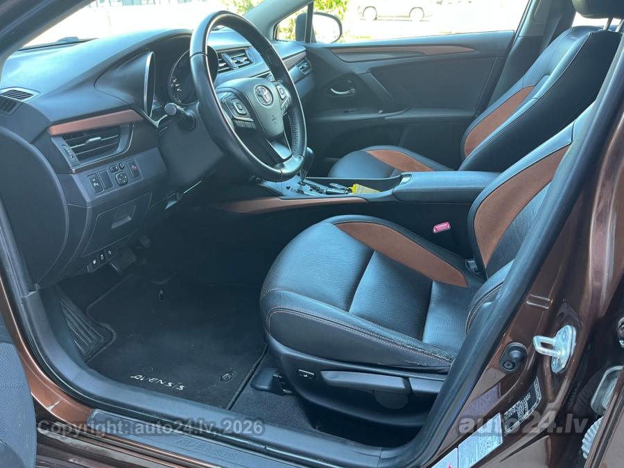 Brown Toyota Avensis 2015 in Kuressaare, with an engine capacity of 2.00 L and mileage of 182 thousand km for 11750 €, photo 10 on AUTOMOTO.COM.LV