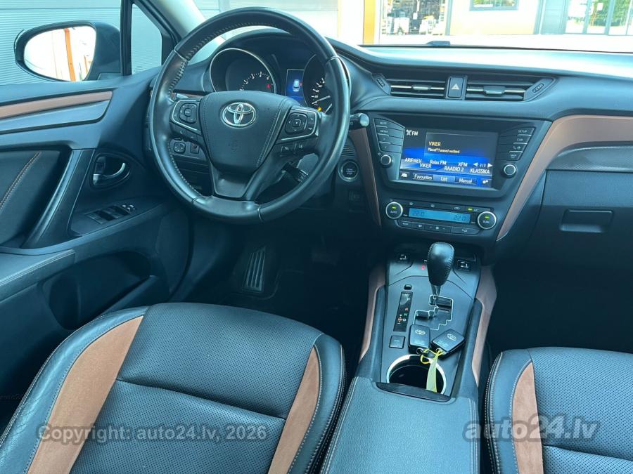 Brown Toyota Avensis 2015 in Kuressaare, with an engine capacity of 2.00 L and mileage of 182 thousand km for 11750 €, photo 11 on AUTOMOTO.COM.LV