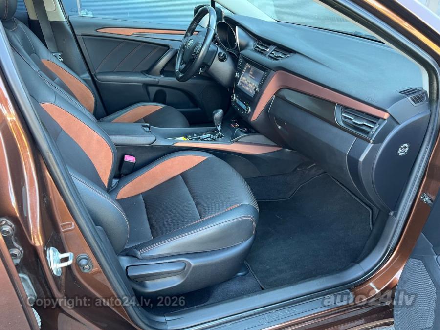 Brown Toyota Avensis 2015 in Kuressaare, with an engine capacity of 2.00 L and mileage of 182 thousand km for 11750 €, photo 12 on AUTOMOTO.COM.LV