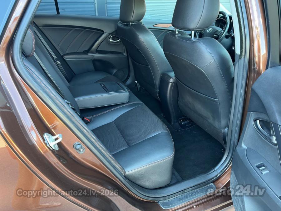 Brown Toyota Avensis 2015 in Kuressaare, with an engine capacity of 2.00 L and mileage of 182 thousand km for 11750 €, photo 14 on AUTOMOTO.COM.LV