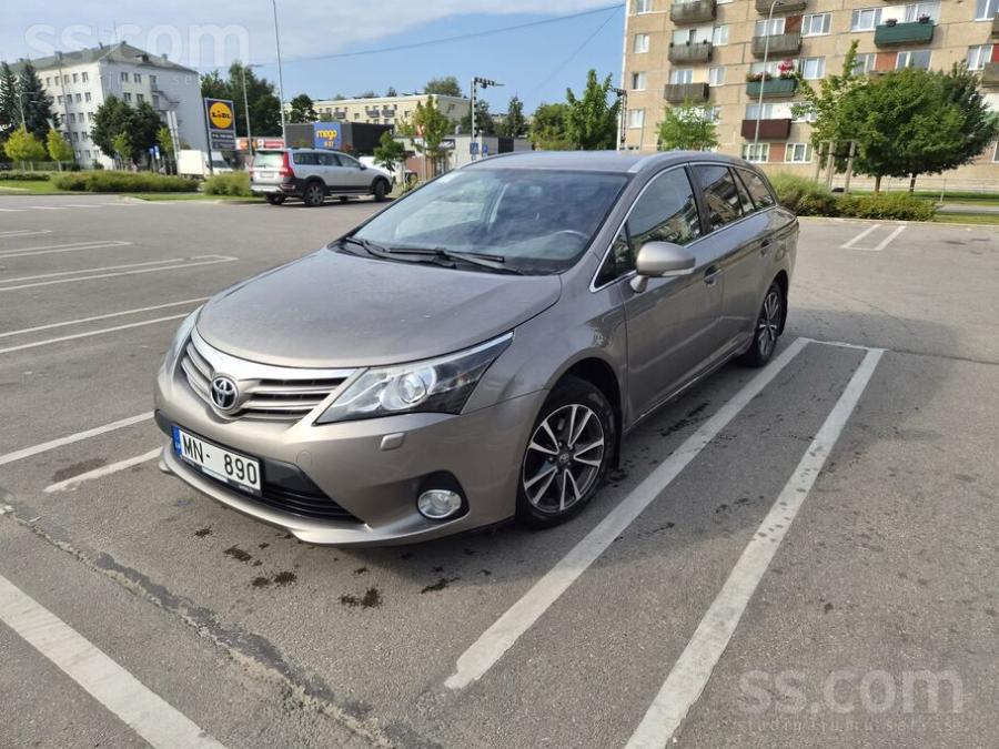 Коричневый Тойота Авенсис 2015 в Рига, объемом двигателя 1.80 л и пробегом 178 тыс. км за 10500 €, фото 1 на AUTOMOTO.COM.LV