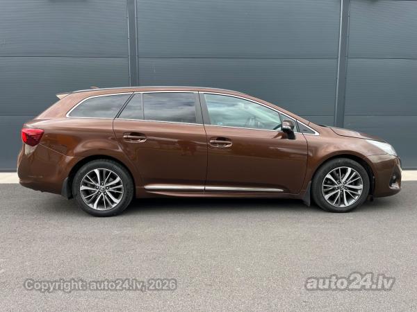 Brown Toyota Avensis 2015 in Kuressaare, with an engine capacity of 2.00 L and mileage of 182 thousand km for 11750 €, photo 7 on AUTOMOTO.COM.LV