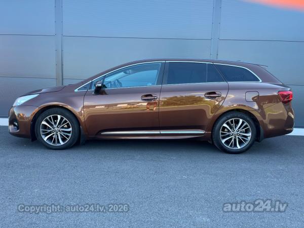 Brown Toyota Avensis 2015 in Kuressaare, with an engine capacity of 2.00 L and mileage of 182 thousand km for 11750 €, photo 8 on AUTOMOTO.COM.LV