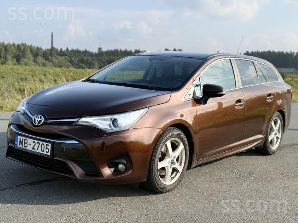 Brown Toyota Avensis 2015 in Ogre, with an engine capacity of 2.00 L and mileage of 328 thousand km for 8500 €, photo 1 on AUTOMOTO.COM.LV