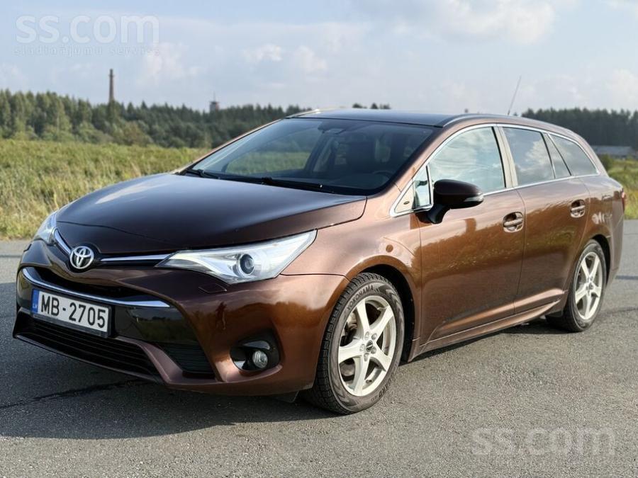 Brown Toyota Avensis 2015 in Ogre, with an engine capacity of 2.00 L and mileage of 328 thousand km for 8500 €, photo 1 on AUTOMOTO.COM.LV