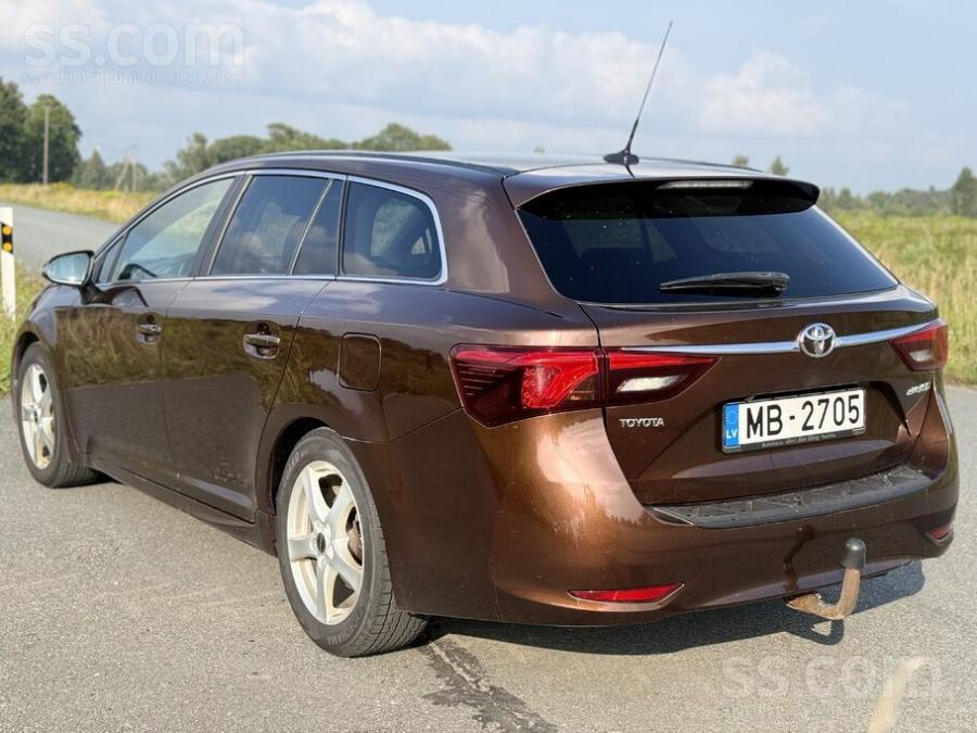 Brown Toyota Avensis 2015 in Ogre, with an engine capacity of 2.00 L and mileage of 328 thousand km for 8500 €, photo 3 on AUTOMOTO.COM.LV