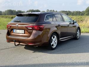 Brown Toyota Avensis 2015 in Ogre, with an engine capacity of 2.00 L and mileage of 328 thousand km for 8500 €, photo 4 on AUTOMOTO.COM.LV