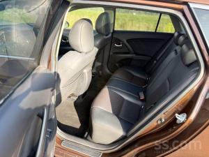 Brown Toyota Avensis 2015 in Ogre, with an engine capacity of 2.00 L and mileage of 328 thousand km for 8500 €, photo 7 on AUTOMOTO.COM.LV
