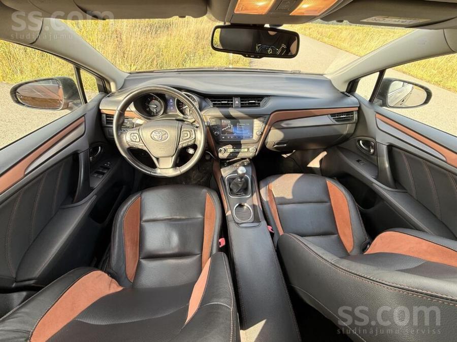 Brown Toyota Avensis 2015 in Ogre, with an engine capacity of 2.00 L and mileage of 328 thousand km for 8500 €, photo 8 on AUTOMOTO.COM.LV