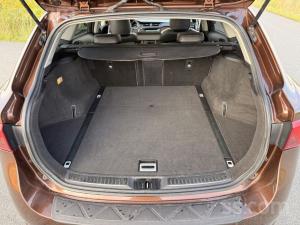 Brown Toyota Avensis 2015 in Ogre, with an engine capacity of 2.00 L and mileage of 328 thousand km for 8500 €, photo 9 on AUTOMOTO.COM.LV