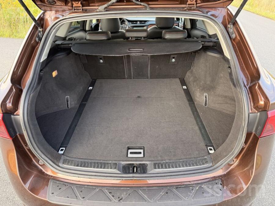 Brown Toyota Avensis 2015 in Ogre, with an engine capacity of 2.00 L and mileage of 328 thousand km for 8500 €, photo 9 on AUTOMOTO.COM.LV