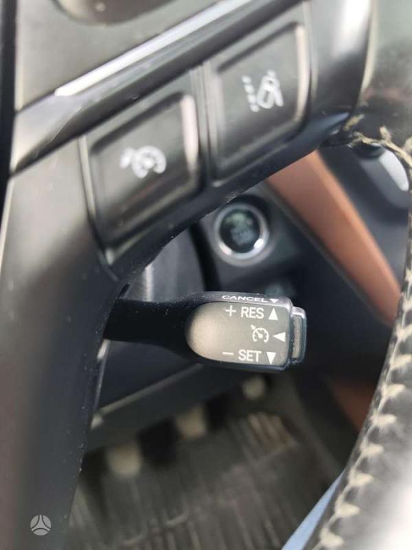 Brown Toyota Avensis 2015 in Siauliai, with an engine capacity of 2.00 L and mileage of 334 thousand km for 7250 €, photo 7 on AUTOMOTO.COM.LV