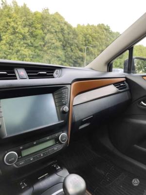Brown Toyota Avensis 2015 in Siauliai, with an engine capacity of 2.00 L and mileage of 334 thousand km for 7250 €, photo 8 on AUTOMOTO.COM.LV