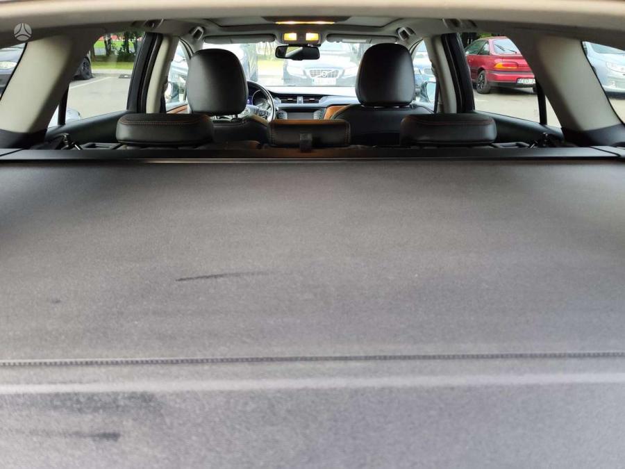 Brown Toyota Avensis 2015 in Siauliai, with an engine capacity of 2.00 L and mileage of 334 thousand km for 7250 €, photo 13 on AUTOMOTO.COM.LV