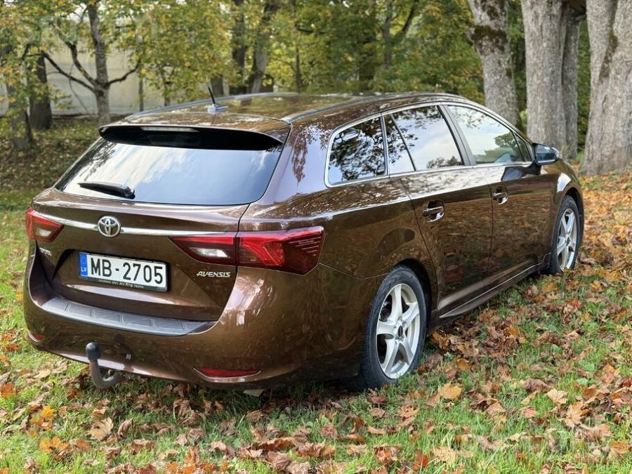 Коричневый Тойота Авенсис 2015 в Огре, объемом двигателя 2.00 л и пробегом 330 тыс. км за 7700 €, фото 5 на AUTOMOTO.COM.LV