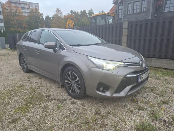 Brown Toyota Avensis 2015 in Ogre, with an engine capacity of 1.80 L and mileage of 208 thousand km for 8500 €, photo 1 on AUTOMOTO.COM.LV