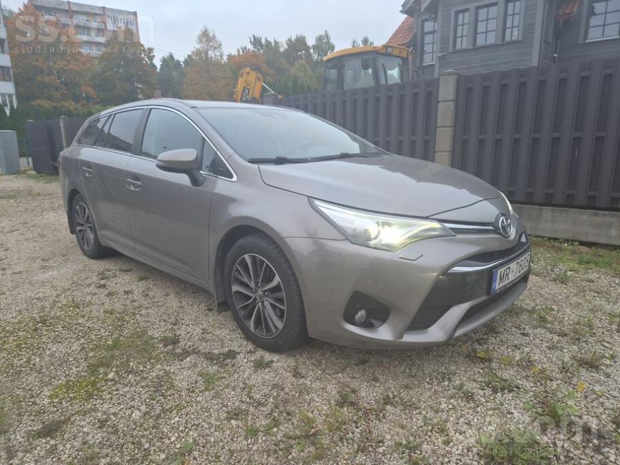 Коричневый Тойота Авенсис 2015 в Огре, объемом двигателя 1.80 л и пробегом 208 тыс. км за 8500 €, фото 1 на AUTOMOTO.COM.LV