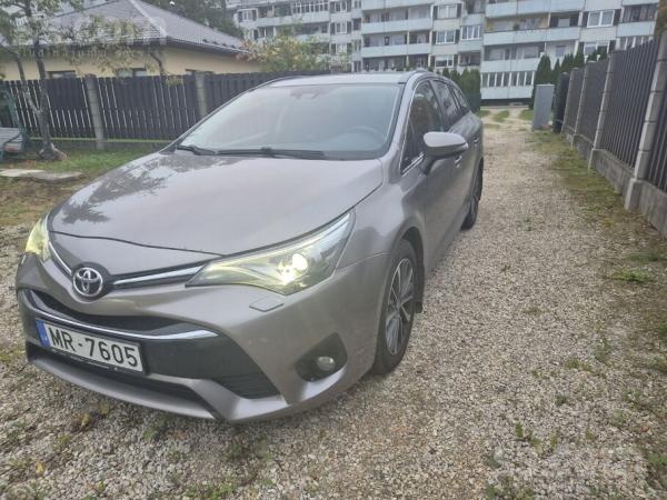 Brown Toyota Avensis 2015 in Ogre, with an engine capacity of 1.80 L and mileage of 208 thousand km for 8500 €, photo 4 on AUTOMOTO.COM.LV