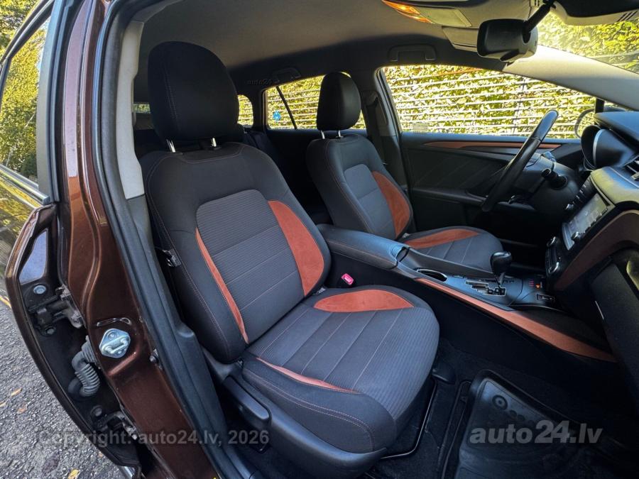 Brūns Toyota Avensis 2015 Tallina, ar dzinēja tilpumu 2.00 L un nobraukumu 145 tūkst. km par 12700 €, foto 15 vietnē AUTOMOTO.COM.LV