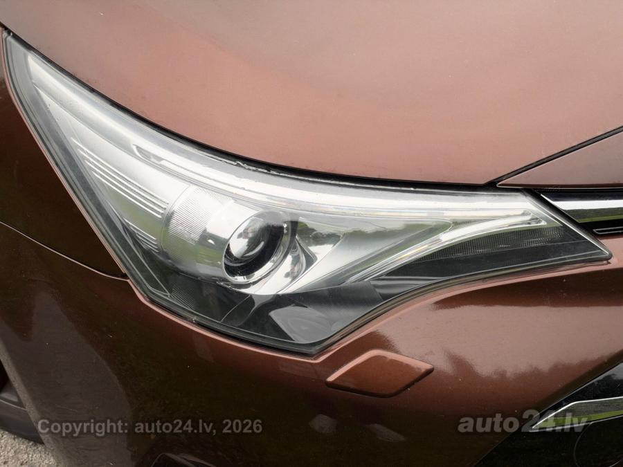 Brūns Toyota Avensis 2015 Tallina, ar dzinēja tilpumu 2.00 L un nobraukumu 145 tūkst. km par 12700 €, foto 21 vietnē AUTOMOTO.COM.LV