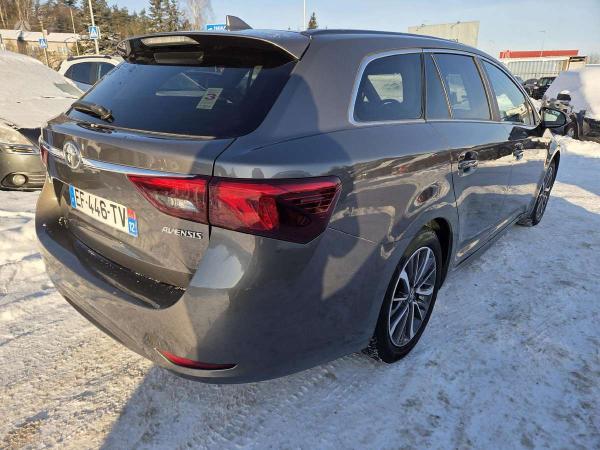 Brūns Toyota Avensis 2016 Utena, ar dzinēja tilpumu 2.00 L un nobraukumu 193 tūkst. km par 7900 €, foto 4 vietnē AUTOMOTO.COM.LV
