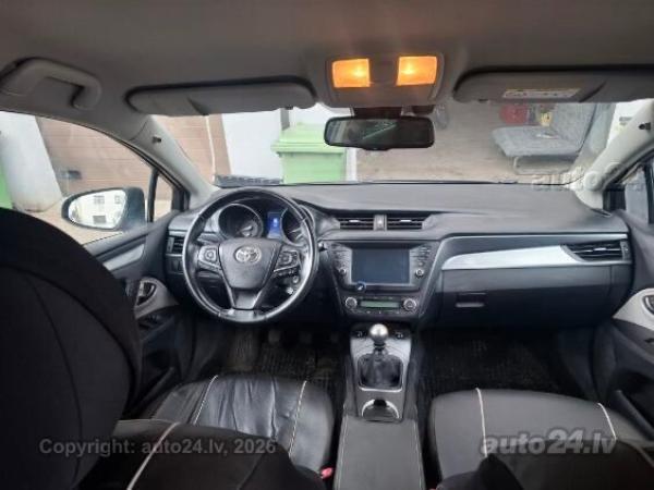 Brown Toyota Avensis 2016 in Tallinn, with an engine capacity of 1.80 L and mileage of 152 thousand km for 10900 €, photo 5 on AUTOMOTO.COM.LV
