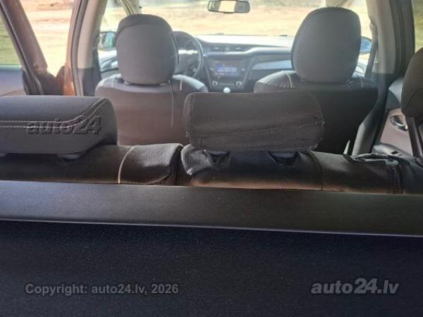 Brown Toyota Avensis 2016 in Tallinn, with an engine capacity of 1.80 L and mileage of 152 thousand km for 10900 €, photo 6 on AUTOMOTO.COM.LV