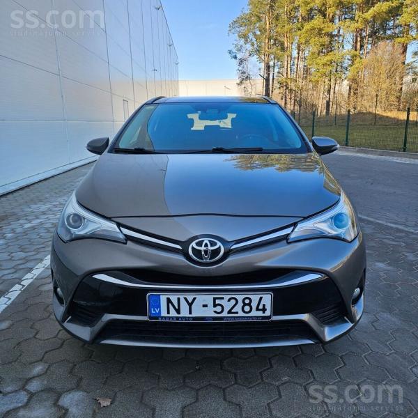 Brown Toyota Avensis 2016 in Riga, with an engine capacity of 2.00 L and mileage of 258 thousand km for 9540 €, photo 2 on AUTOMOTO.COM.LV