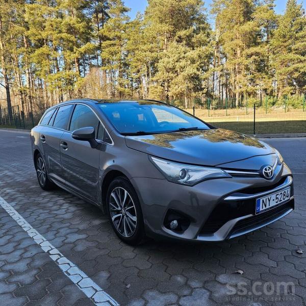 Brown Toyota Avensis 2016 in Riga, with an engine capacity of 2.00 L and mileage of 258 thousand km for 9540 €, photo 3 on AUTOMOTO.COM.LV