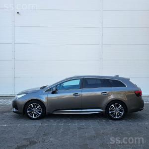 Brown Toyota Avensis 2016 in Riga, with an engine capacity of 2.00 L and mileage of 258 thousand km for 9540 €, photo 5 on AUTOMOTO.COM.LV