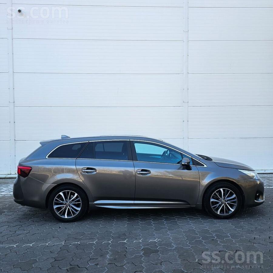 Brown Toyota Avensis 2016 in Riga, with an engine capacity of 2.00 L and mileage of 258 thousand km for 9540 €, photo 9 on AUTOMOTO.COM.LV