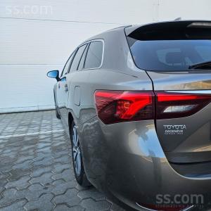 Brown Toyota Avensis 2016 in Riga, with an engine capacity of 2.00 L and mileage of 258 thousand km for 9540 €, photo 11 on AUTOMOTO.COM.LV
