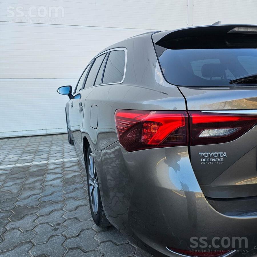 Brown Toyota Avensis 2016 in Riga, with an engine capacity of 2.00 L and mileage of 258 thousand km for 9540 €, photo 11 on AUTOMOTO.COM.LV