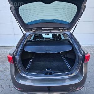 Brown Toyota Avensis 2016 in Riga, with an engine capacity of 2.00 L and mileage of 258 thousand km for 9540 €, photo 12 on AUTOMOTO.COM.LV