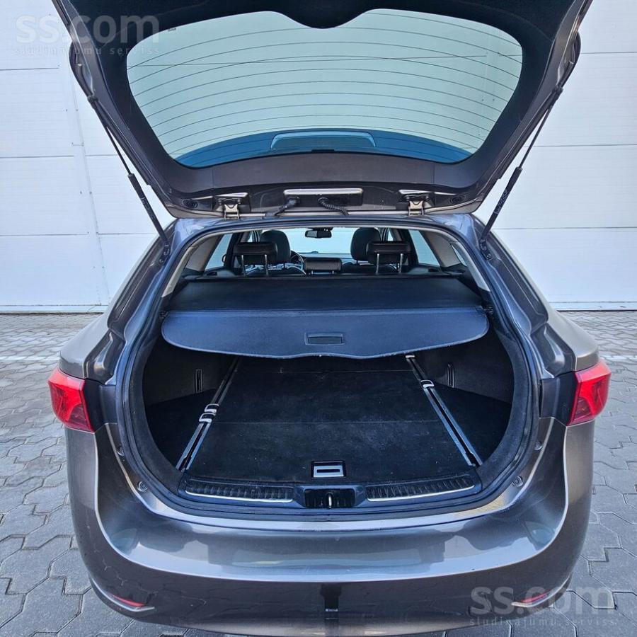 Brown Toyota Avensis 2016 in Riga, with an engine capacity of 2.00 L and mileage of 258 thousand km for 9540 €, photo 12 on AUTOMOTO.COM.LV
