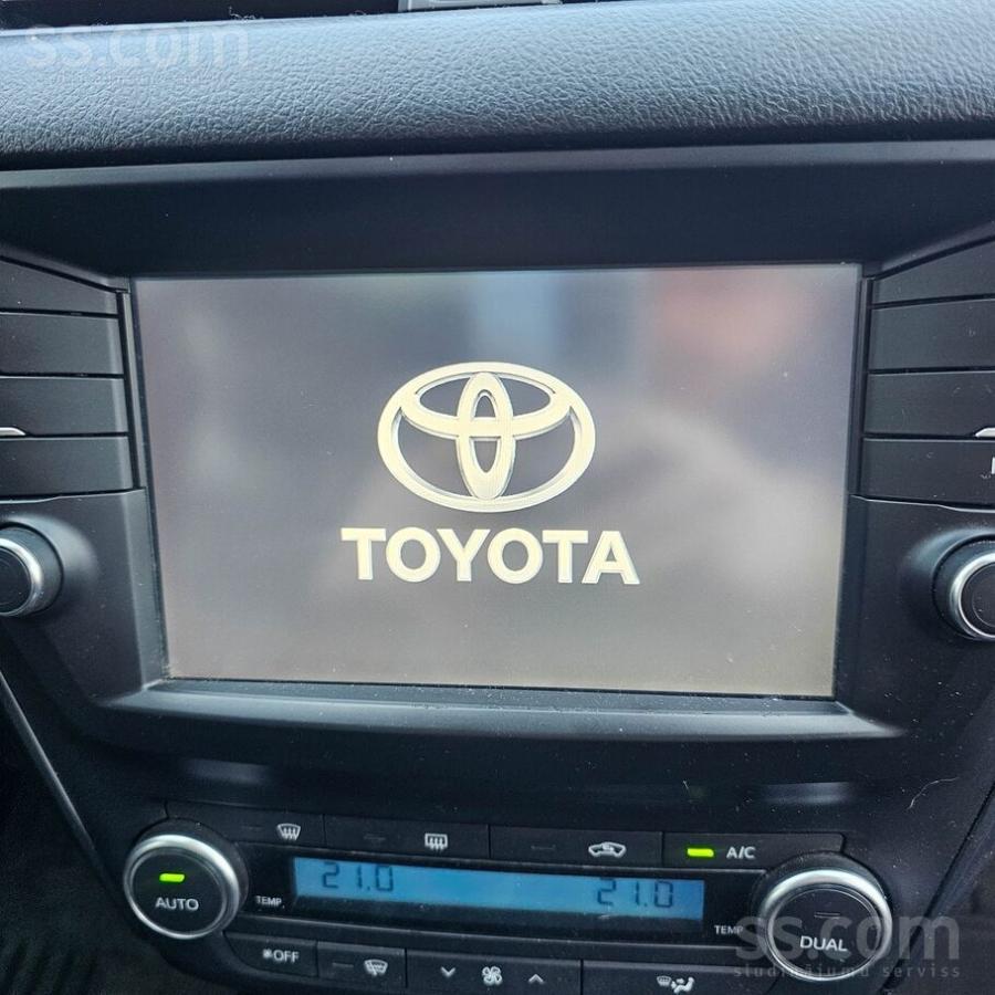 Brown Toyota Avensis 2016 in Riga, with an engine capacity of 2.00 L and mileage of 258 thousand km for 9540 €, photo 21 on AUTOMOTO.COM.LV