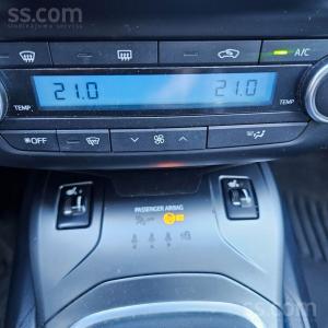 Brown Toyota Avensis 2016 in Riga, with an engine capacity of 2.00 L and mileage of 258 thousand km for 9540 €, photo 29 on AUTOMOTO.COM.LV
