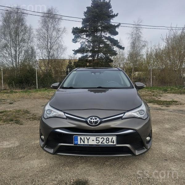 Brown Toyota Avensis 2016 in Riga, with an engine capacity of 2.00 L and mileage of 258 thousand km for 8990 €, photo 2 on AUTOMOTO.COM.LV