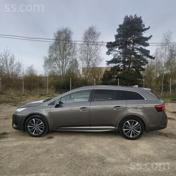 Brown Toyota Avensis 2016 in Riga, with an engine capacity of 2.00 L and mileage of 258 thousand km for 8990 €, photo 8 on AUTOMOTO.COM.LV