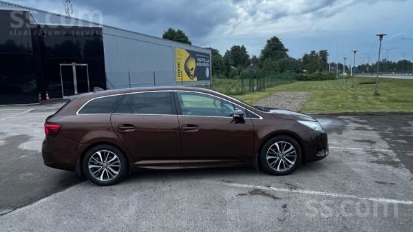Brown Toyota Avensis 2016 in Riga, with an engine capacity of 2.00 L and mileage of 223 thousand km for 9400 €, photo 2 on AUTOMOTO.COM.LV