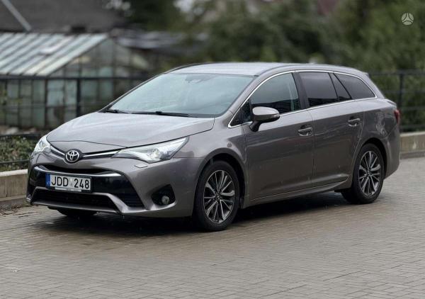 Brown Toyota Avensis 2016 in Vilnius, with an engine capacity of 2.00 L and mileage of 192 thousand km for 8900 €, photo 1 on AUTOMOTO.COM.LV