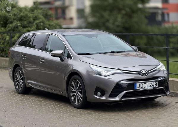 Brown Toyota Avensis 2016 in Vilnius, with an engine capacity of 2.00 L and mileage of 192 thousand km for 8900 €, photo 3 on AUTOMOTO.COM.LV