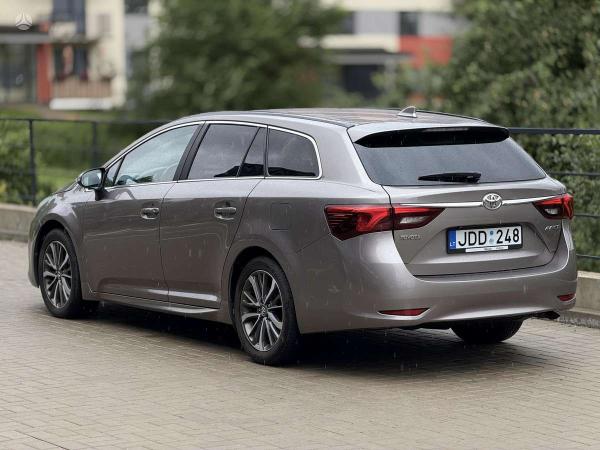 Brown Toyota Avensis 2016 in Vilnius, with an engine capacity of 2.00 L and mileage of 192 thousand km for 8900 €, photo 4 on AUTOMOTO.COM.LV