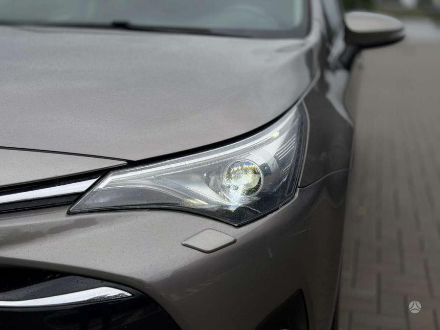 Brown Toyota Avensis 2016 in Vilnius, with an engine capacity of 2.00 L and mileage of 192 thousand km for 8900 €, photo 6 on AUTOMOTO.COM.LV